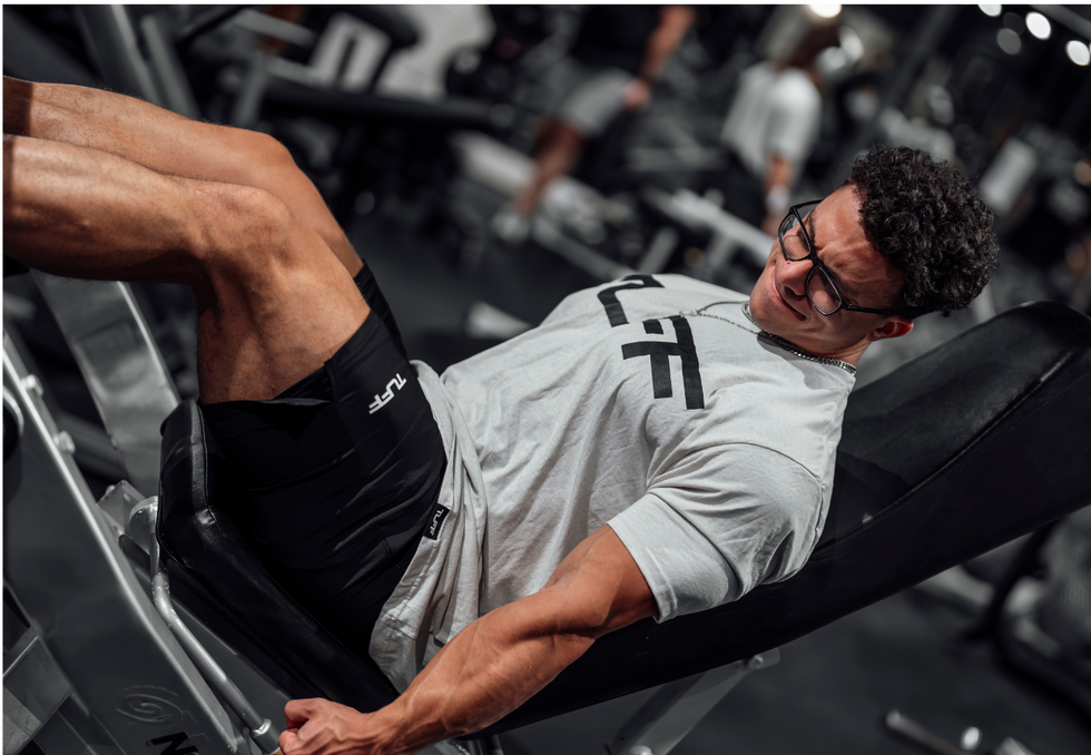 What to Wear for Heavy Weightlifting Training – TuffWraps.com